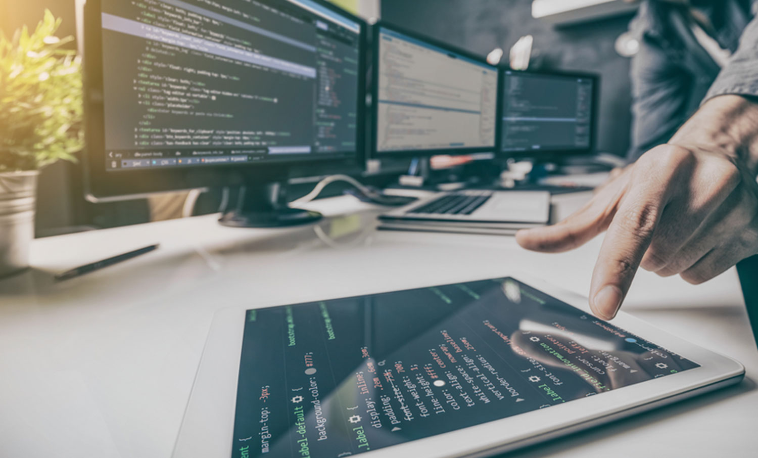 アプリ開発とクラウドサービス活用支援・ITエンジニア派遣のDXPRO SOLUTIONS
